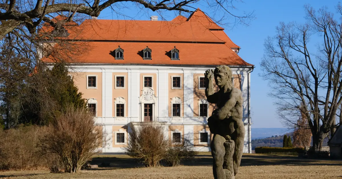 kostel a sloup Nejsvětější Trojice - Valeč