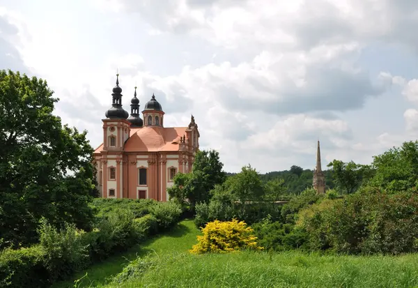 kostel a sloup Nejsvětější Trojice - Valeč